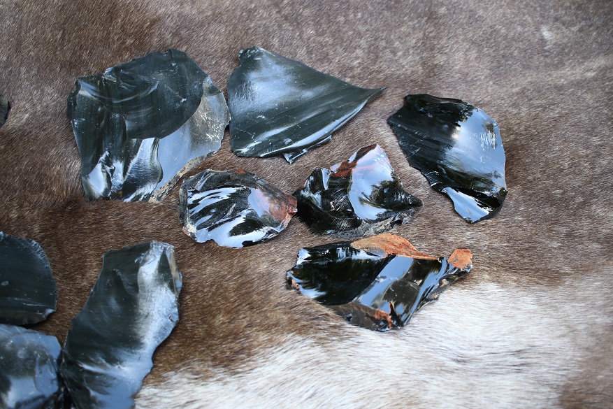 Obsidian Flakes and Spalls - Gill's Primitive Archery